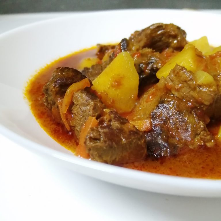 Goulash Old Fashioned Recipe - RomanianCook